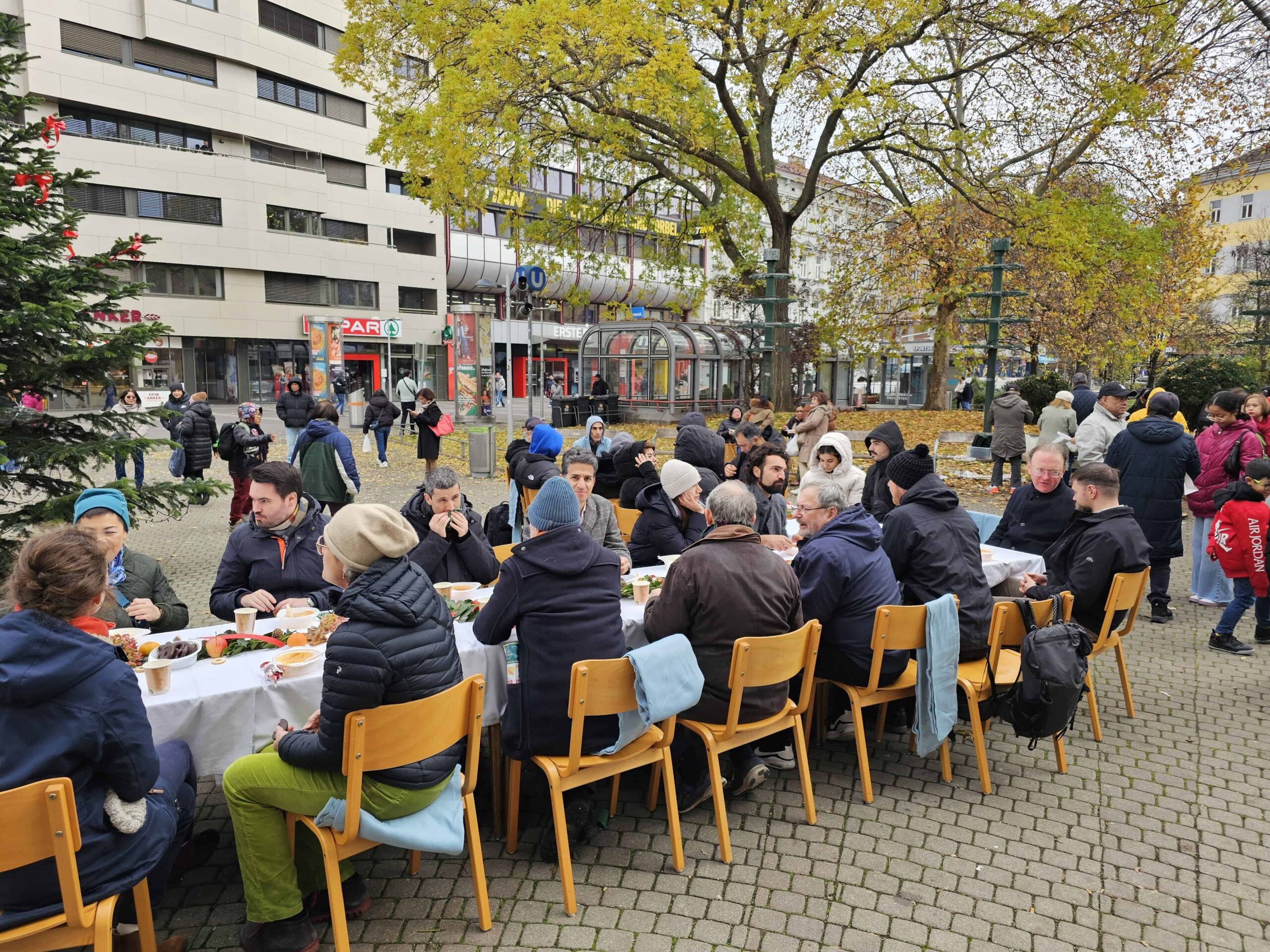 Festmahl für Alle am Keplerplatz | Pfarre Zum Göttlichen Wort