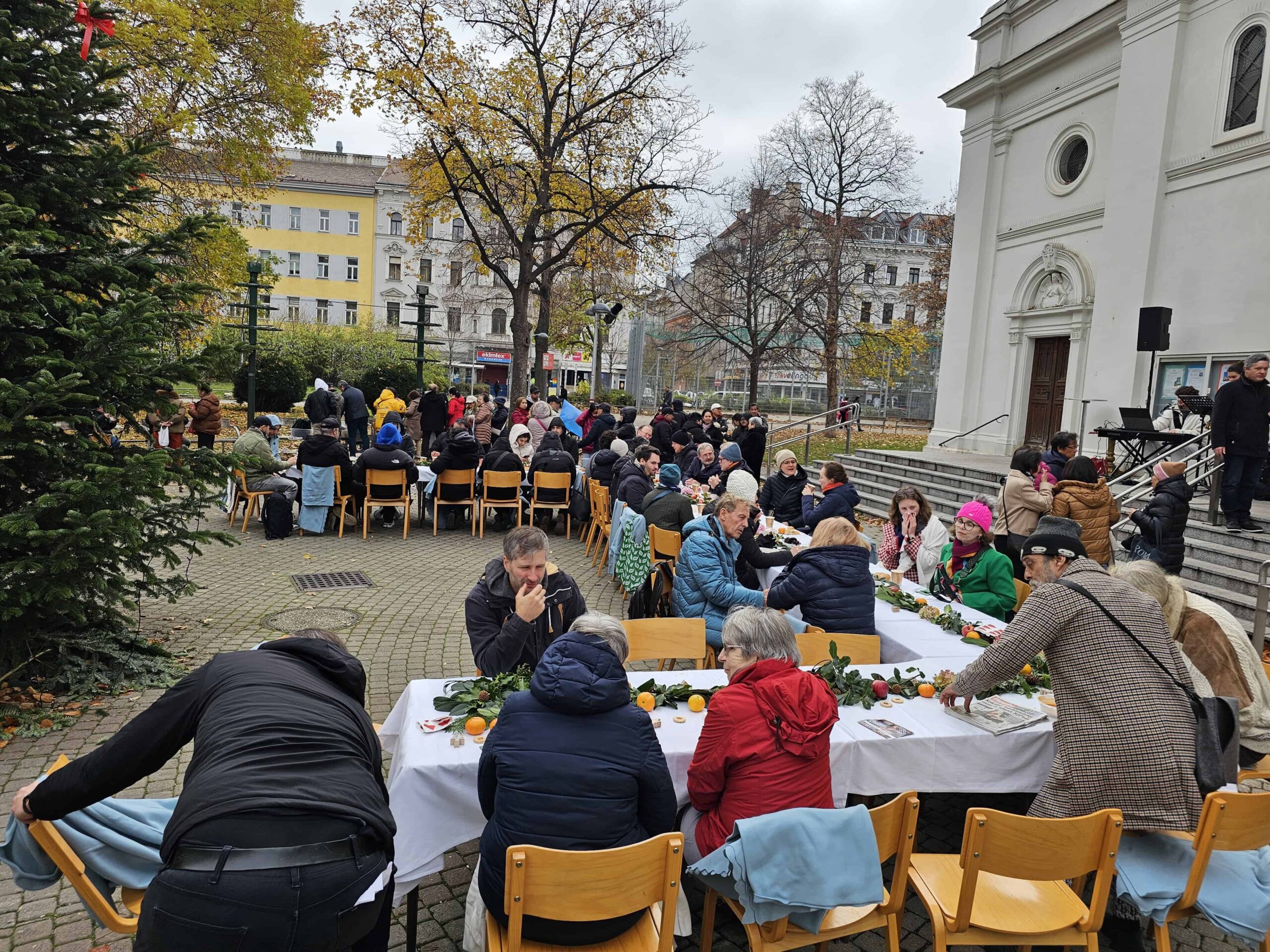 Festmahl für Alle am Keplerplatz | Pfarre Zum Göttlichen Wort